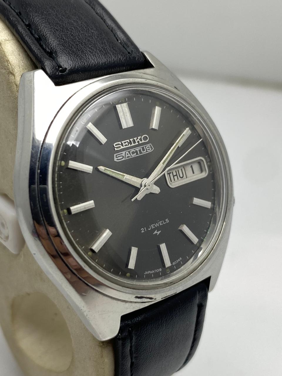 Seiko 5 Actus 7019-8010 Day/Date Vintage Men's Watch UMB28SHA7