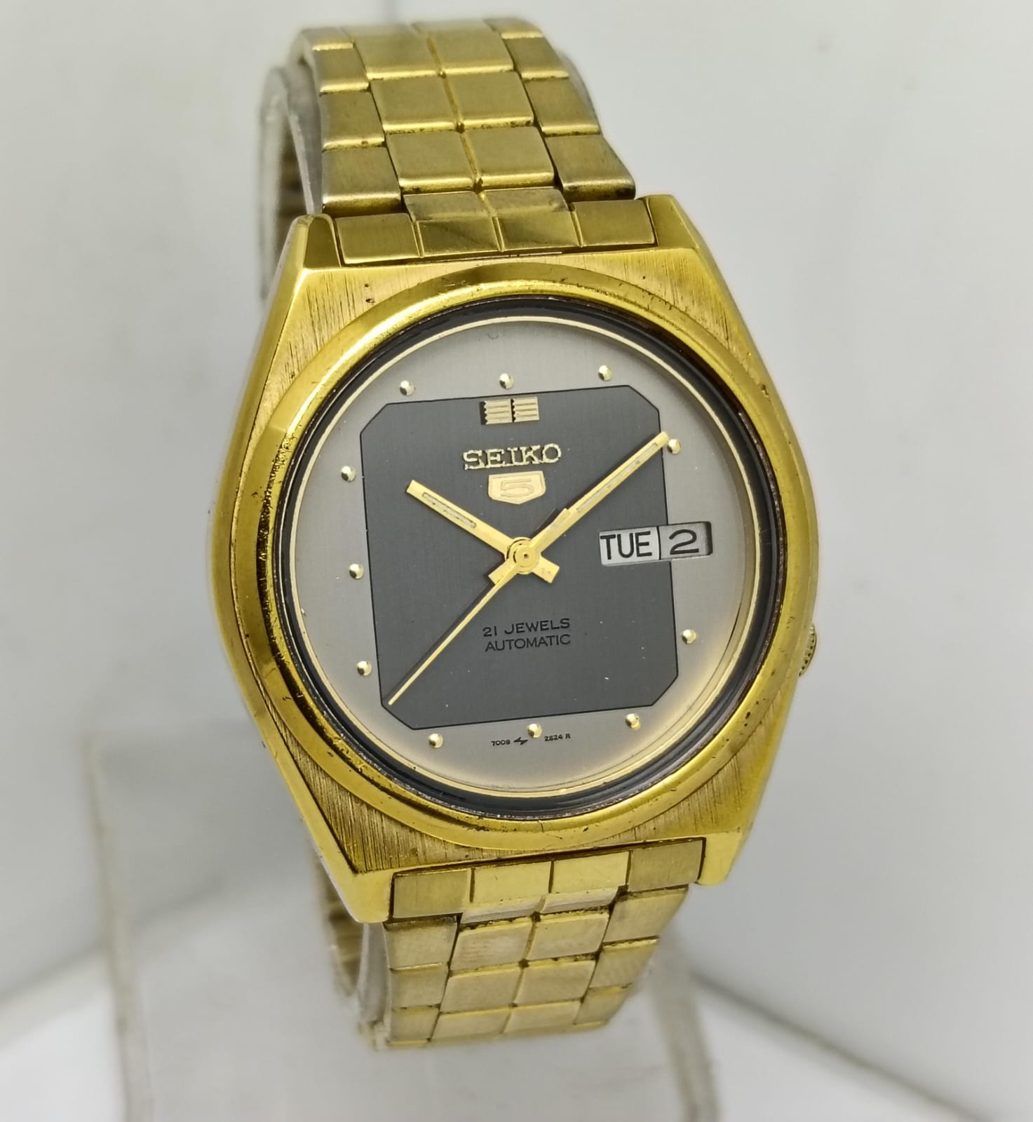 Seiko 5 Automatic 7009-876A Day/Date Gold Tone Vintage Men’s Watch SUB50KS5