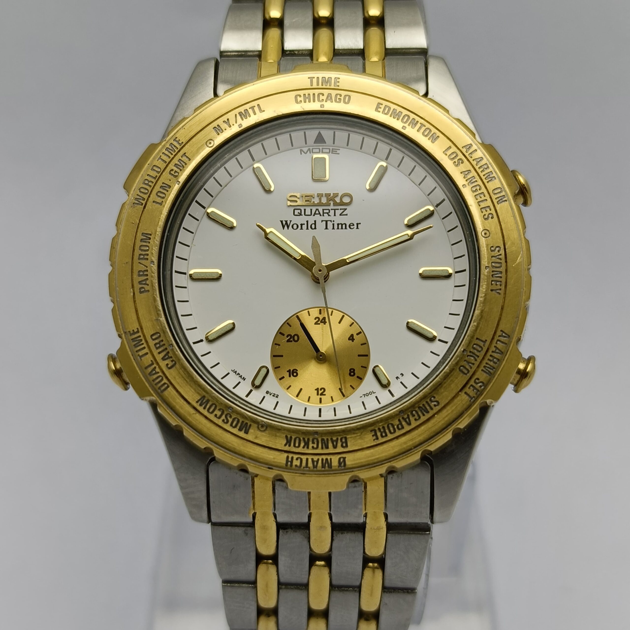 Seiko 8V22-7000 World Timer Alarm Chronograph Two-Tone Quartz Vintage Watch TYB332KS25